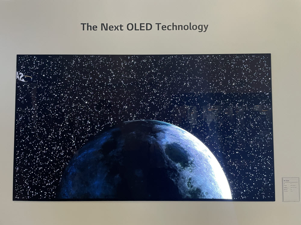 LG Display OLED News Round-up from SID Including a 42" Bendable Panel ...